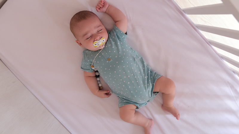 5 Manfaat Bayi Tidur di Kamar Sendiri – Happy Little Sleeper